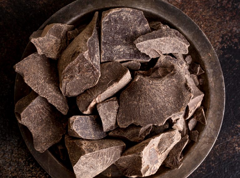 Cacau alcalino: benefícios e como usar